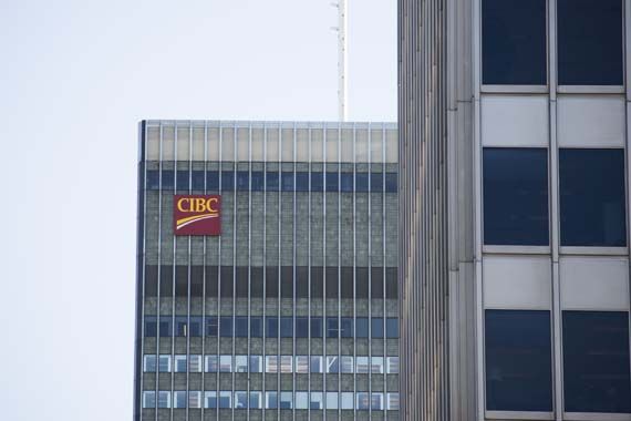 Rémunération diminuée pour le chef de la direction de la CIBC - Les ...