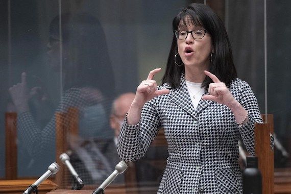CPE: la ministre LeBel défend ses «offres historiques» - Les Affaires