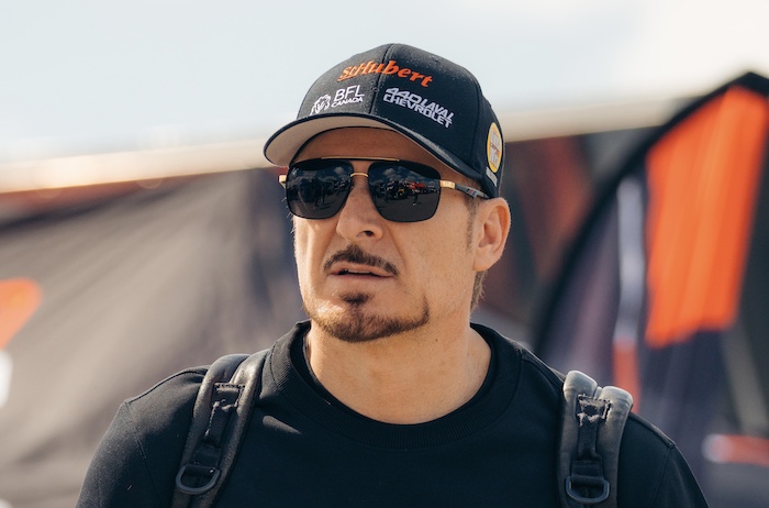 Alexandre Tagliani a les deux mains sur le volant de ses placements ...