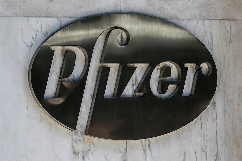 Pfizer dépasse les attentes au 4T, confirme ses objectifs pour 2025 ...