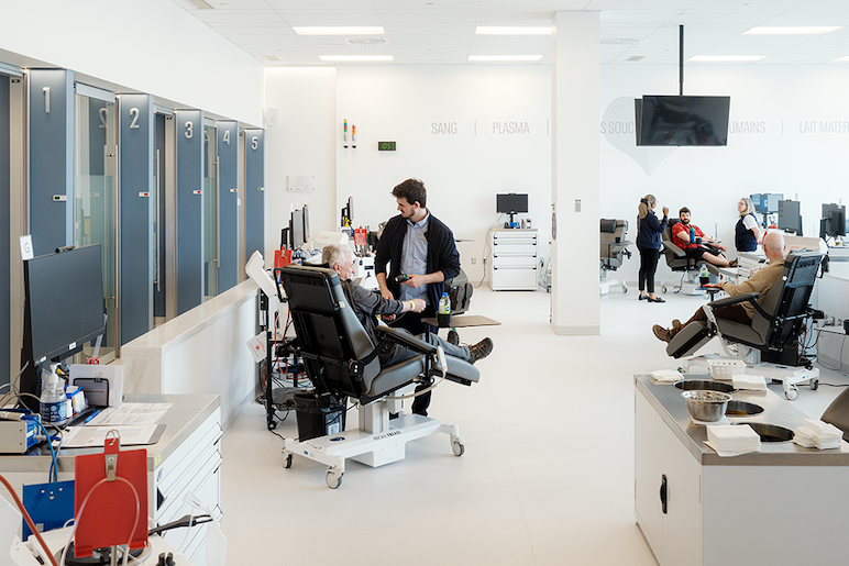 Héma-Québec veut réduire sa dépendance au plasma américain - Les Affaires