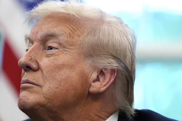 Trump demande à la Cour suprême la permission de renvoyer Lisa Cook ...