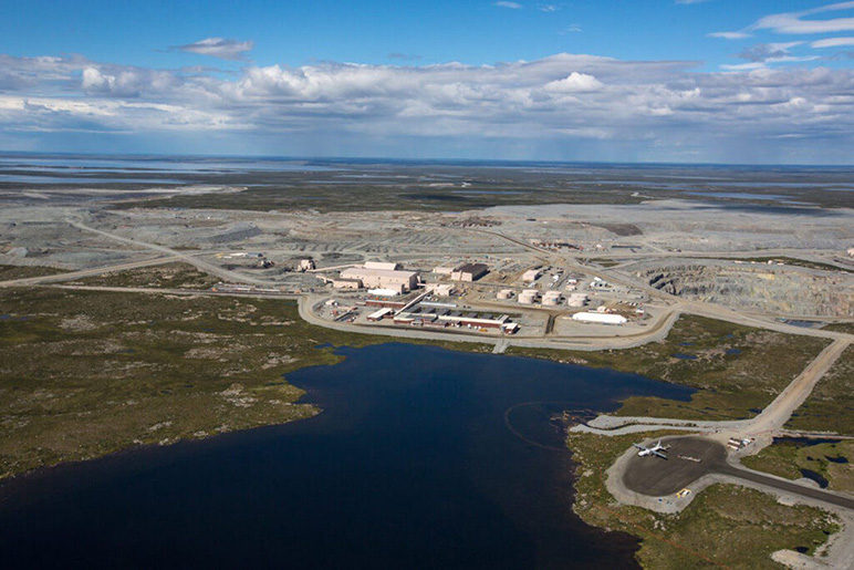 Une mine de diamants obtient un prêt de 115M$ pour aider face aux ...